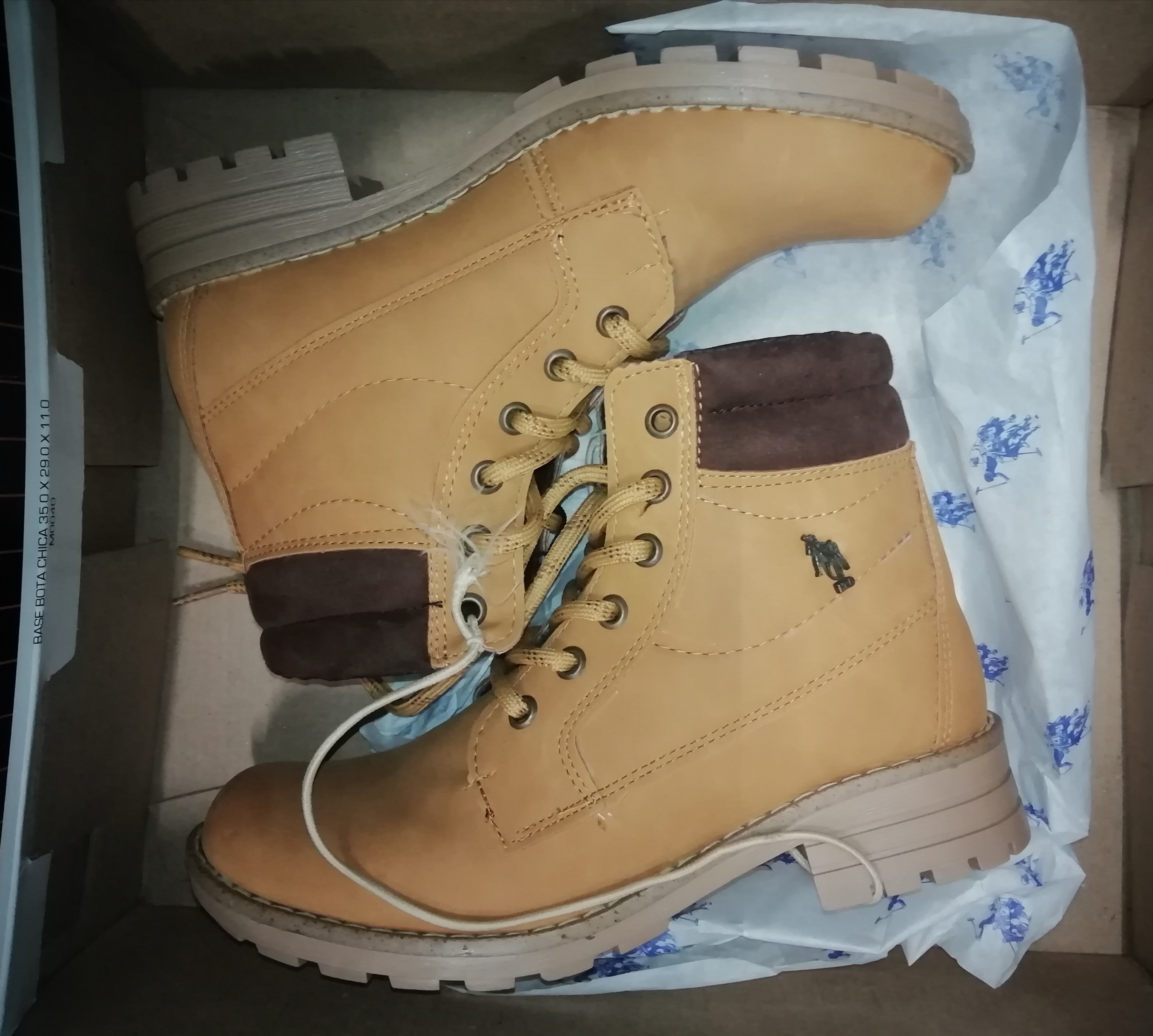 BOTAS DE AGUJETA EN COLOR MIEL MARCA POLO - Laura - LolaPay