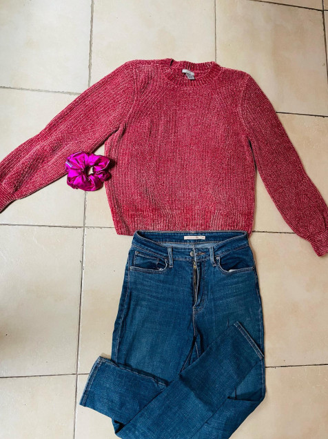 Este suéter es hermoso en todo, es suave, calientito no pica y el color ...